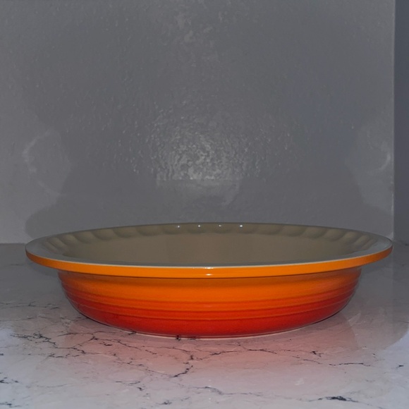 Le Creuset | Kitchen | New Le Creuset 23 Cm Flame Pie Dish | Poshmark